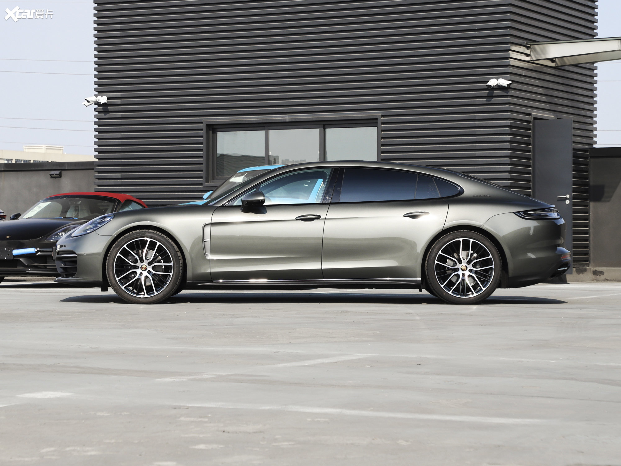 【2023款Panamera 改款 Panamera 4 行政加长铂金版 2.9T_整体外观 _11/1288张图片】_汽车图片大全_爱卡汽车