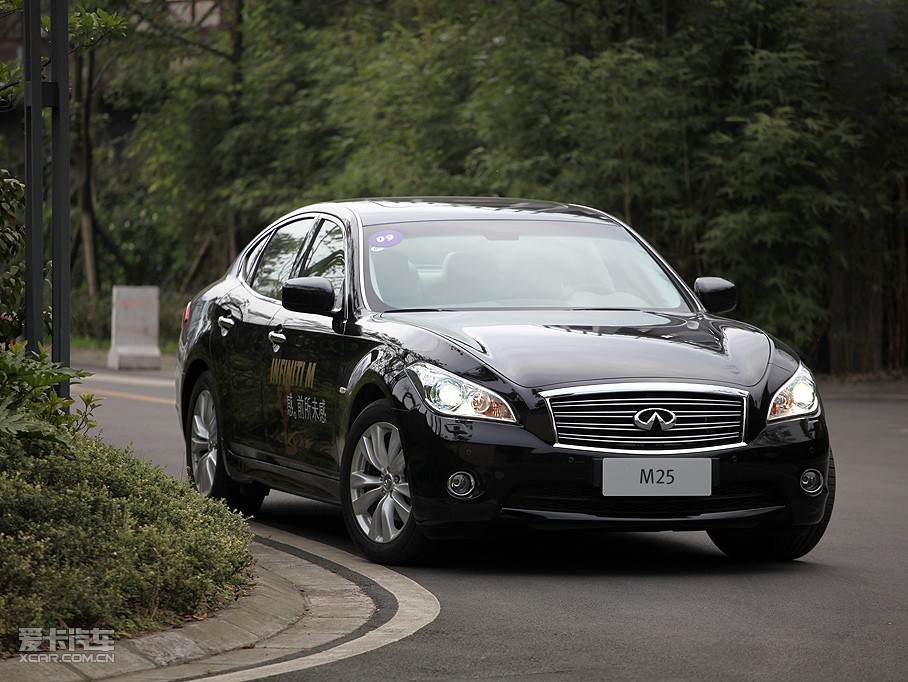 【2011款英菲尼迪Q70L M25 豪华版_整体外观 _26/401张图片】_汽车图片大全_爱卡汽车