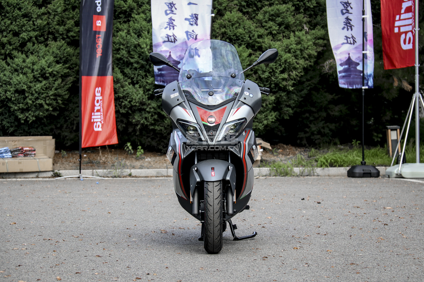 体验aprilia SR Max300 “动静皆宜”:aprilia SR Max300外观介绍-爱卡汽车