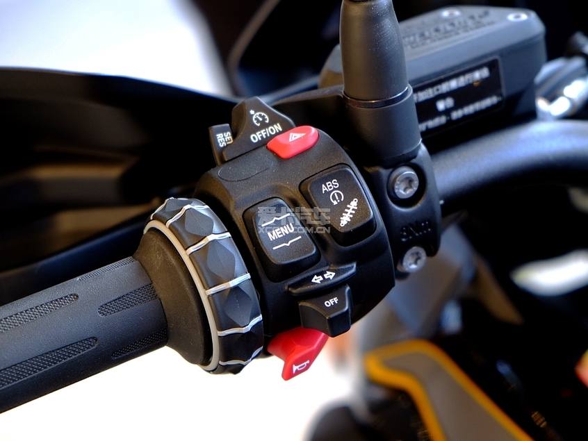 史上最强“拳击手” 试驾BMW R1250 GS:R1250GS/R1250GS Adventure/外观变化-爱卡汽车