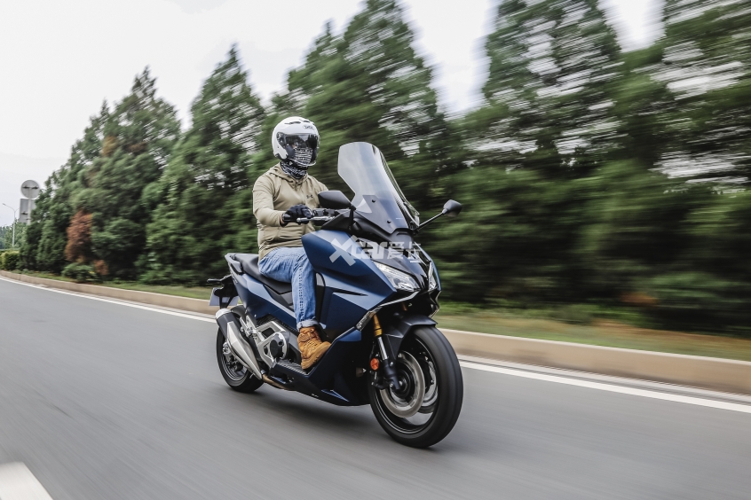 DCT才是踏板的终极方案 试驾本田NSS750:GT概念下的旗舰大羊该是什么样？-爱卡汽车