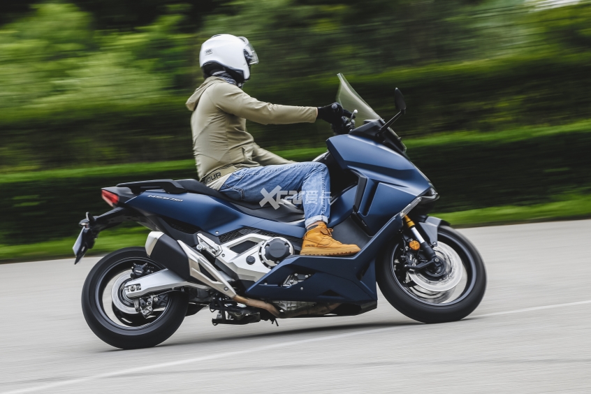 DCT才是踏板的终极方案 试驾本田NSS750:GT概念下的旗舰大羊该是什么样？-爱卡汽车