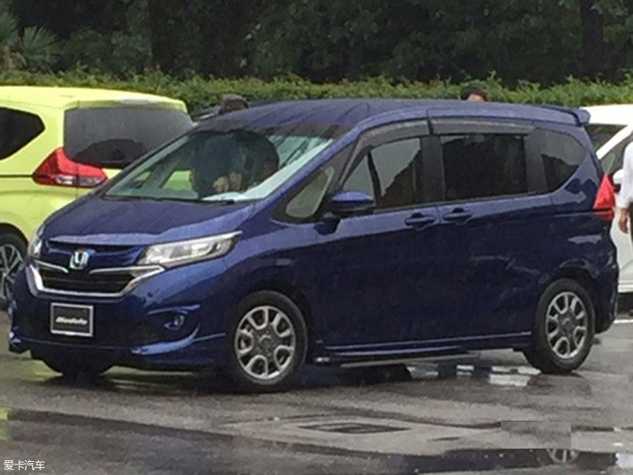 盼引入 本田全新小型MPV Freed谍照曝光-爱卡汽车