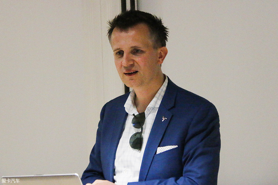 中西方美学的精髓 华晨中华V7设计解析:设计团队及前脸解析-爱卡汽车